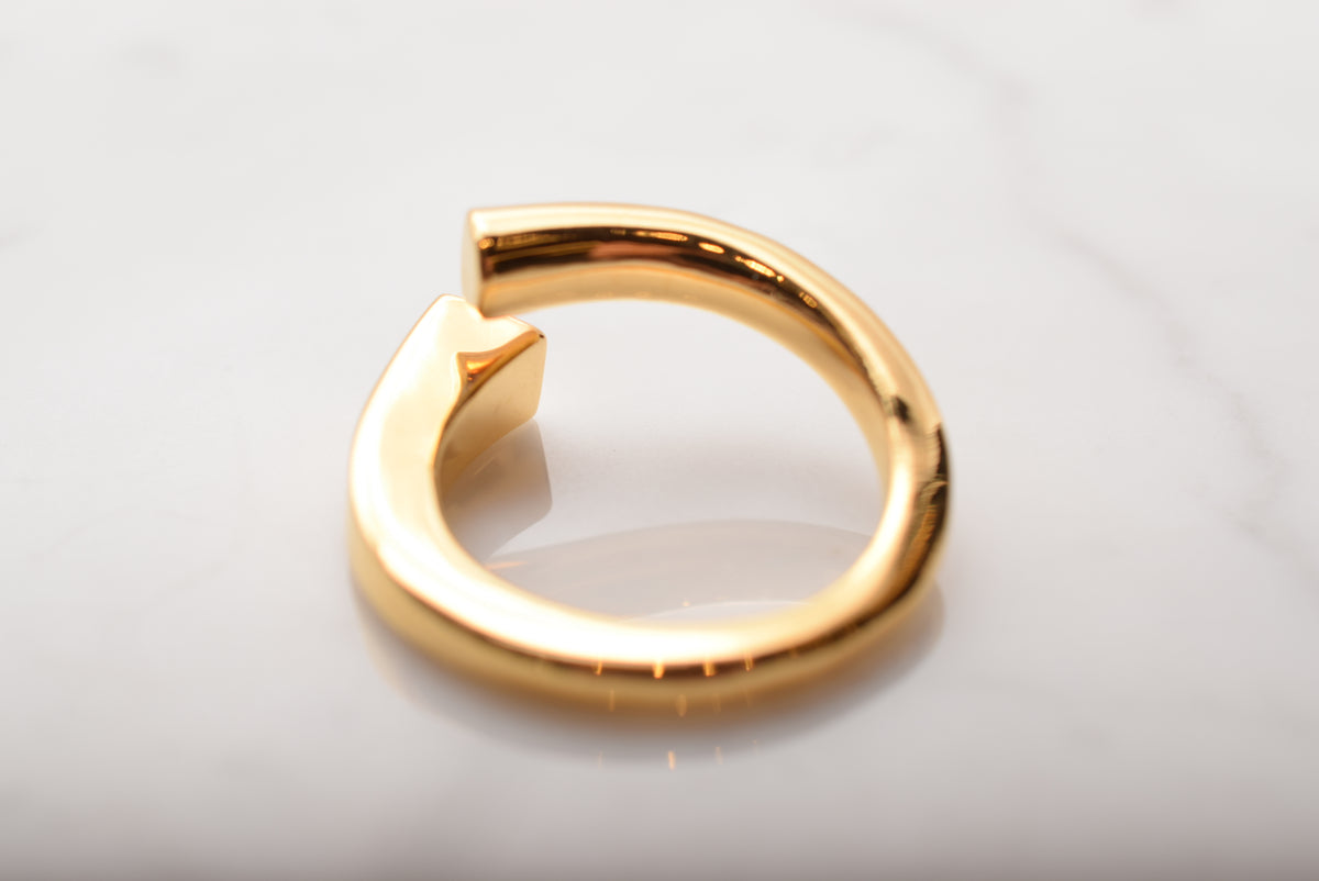 CURVED RING – H U I