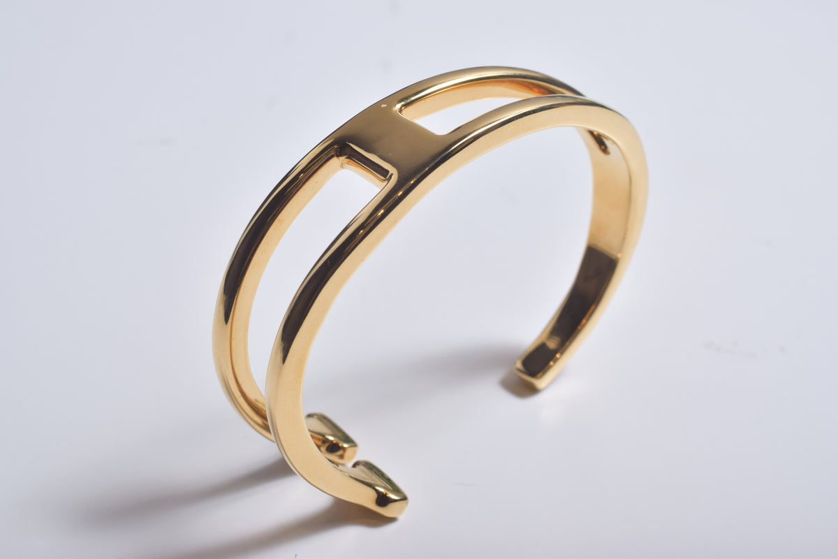 LETTER H BANGLE – H U I